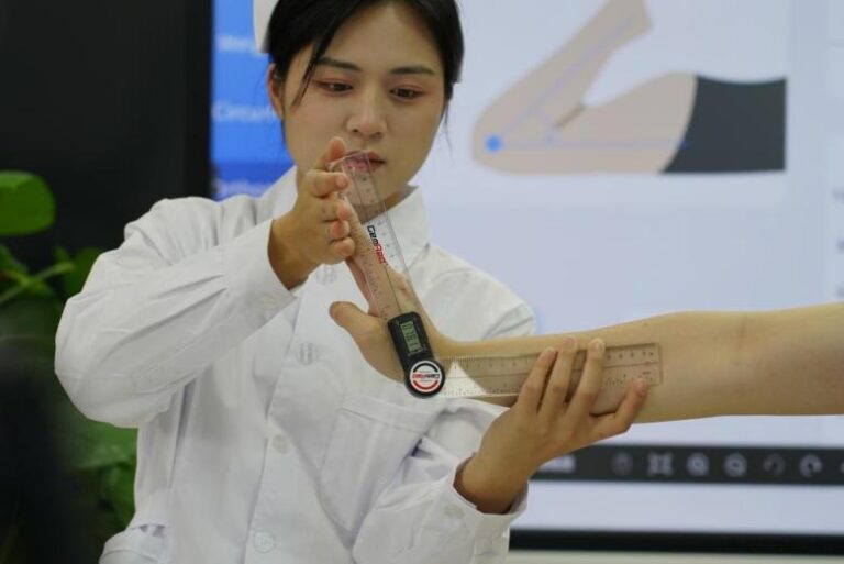 GemRed Finger Goniometer: Precise Measurement for Hand and Finger Mobility